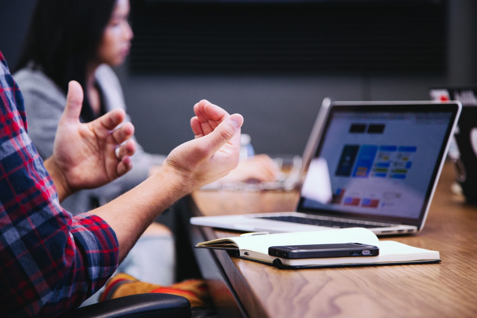 How to reduce candidate drop off rate in tech [7 tips & strategies]